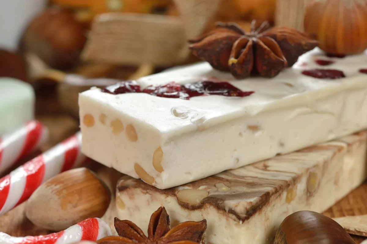 Presentation of a French tradition: The 13 Christmas desserts!